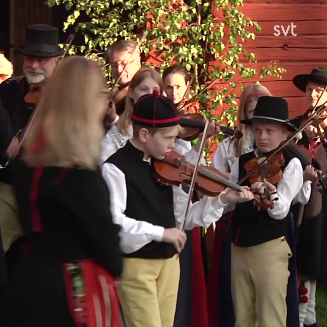 Spelmannen: Därför firar Dalarna midsommar flera veckor | SVT Nyheter